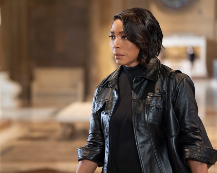 Which 9-1-1 Stars Are — And Aren't — Returning for Season 9 After Death ...