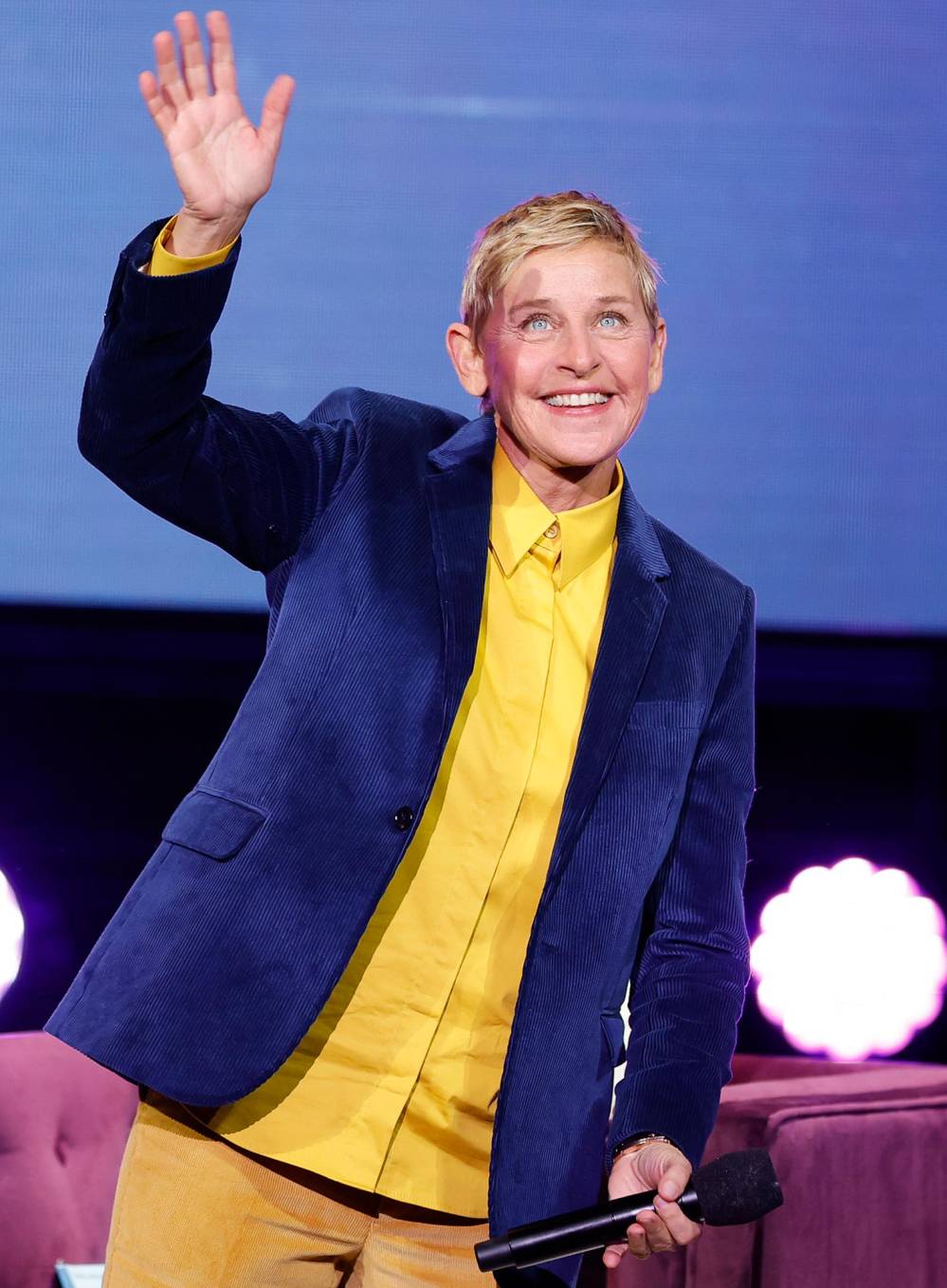 Ellen DeGeneres Shows Off Gray Hair Transformation After UK Move | Us ...