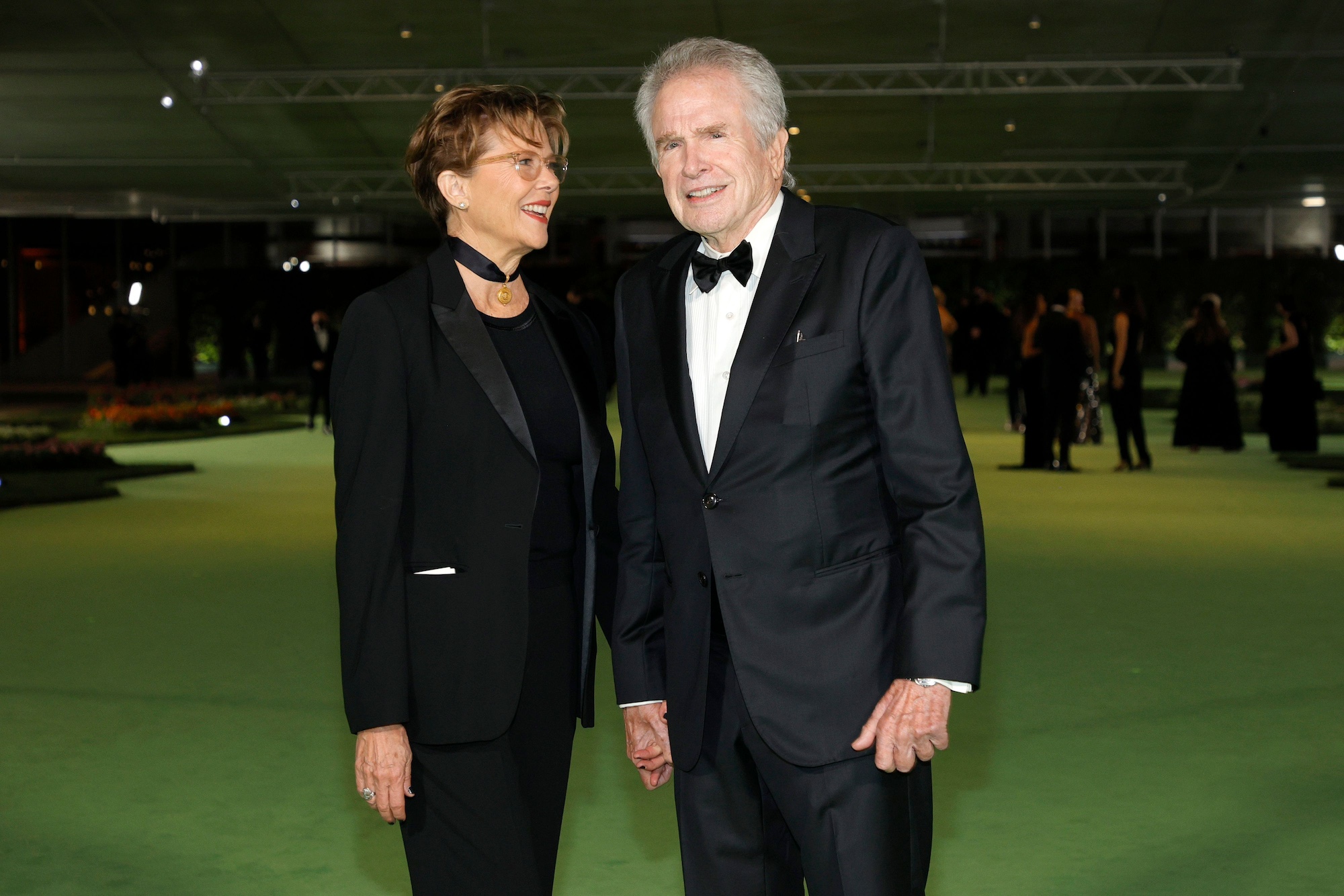 Warren Beatty's Quiet Life Out of the Spotlight With Annette Bening ...