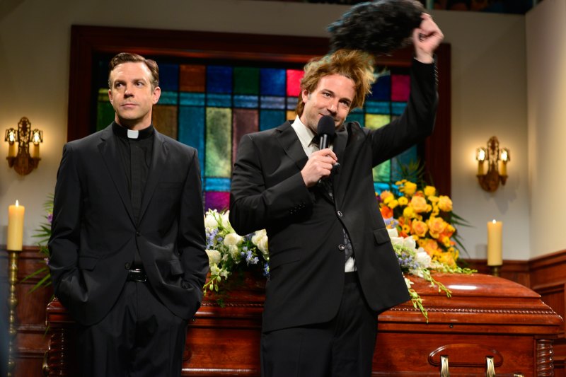 How Much Do Saturday Night Live Cast Members Make? Inside Their ...
