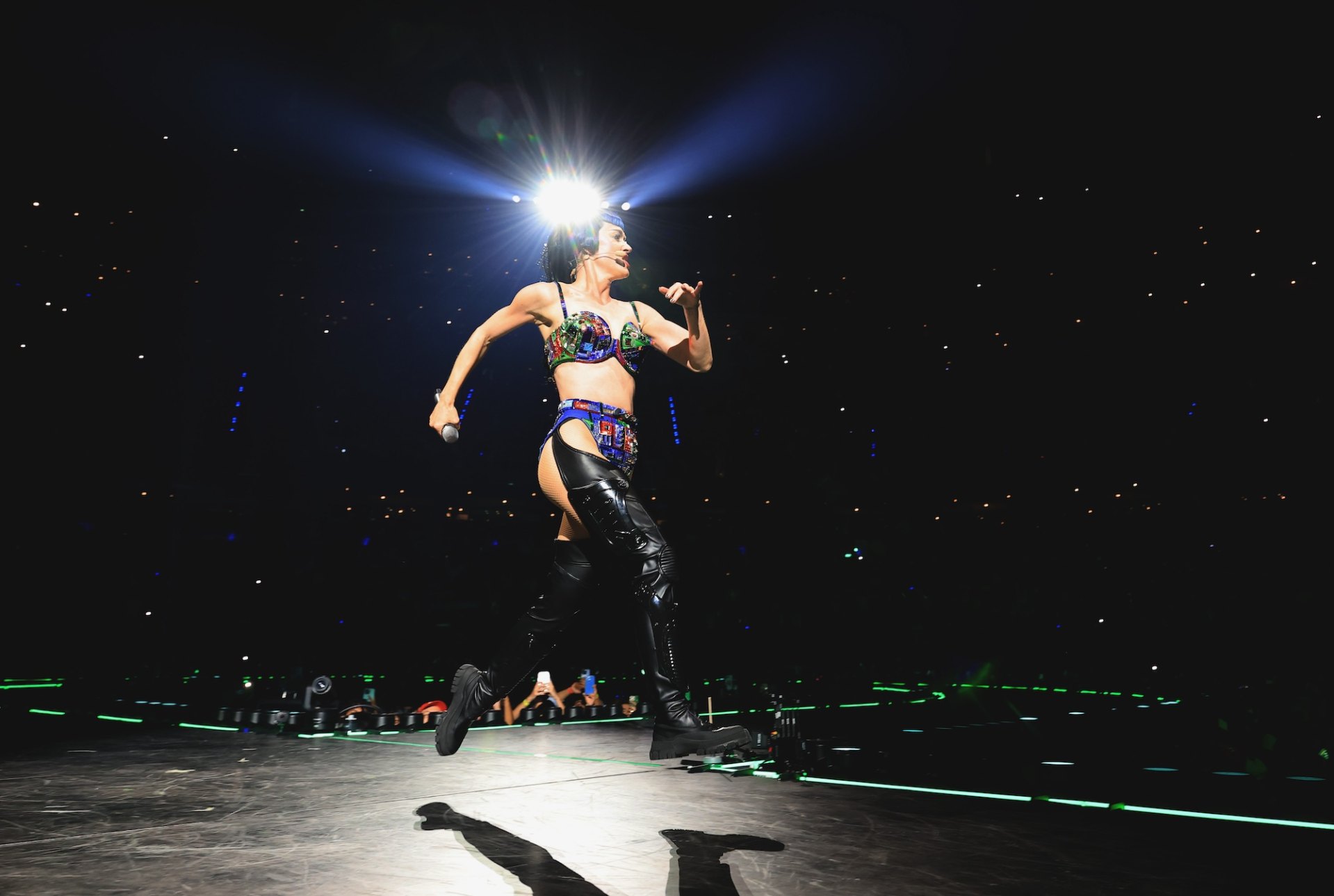 Katy Perrys Bra Mishap At Las Vegas Show Goes Viral Us Weekly