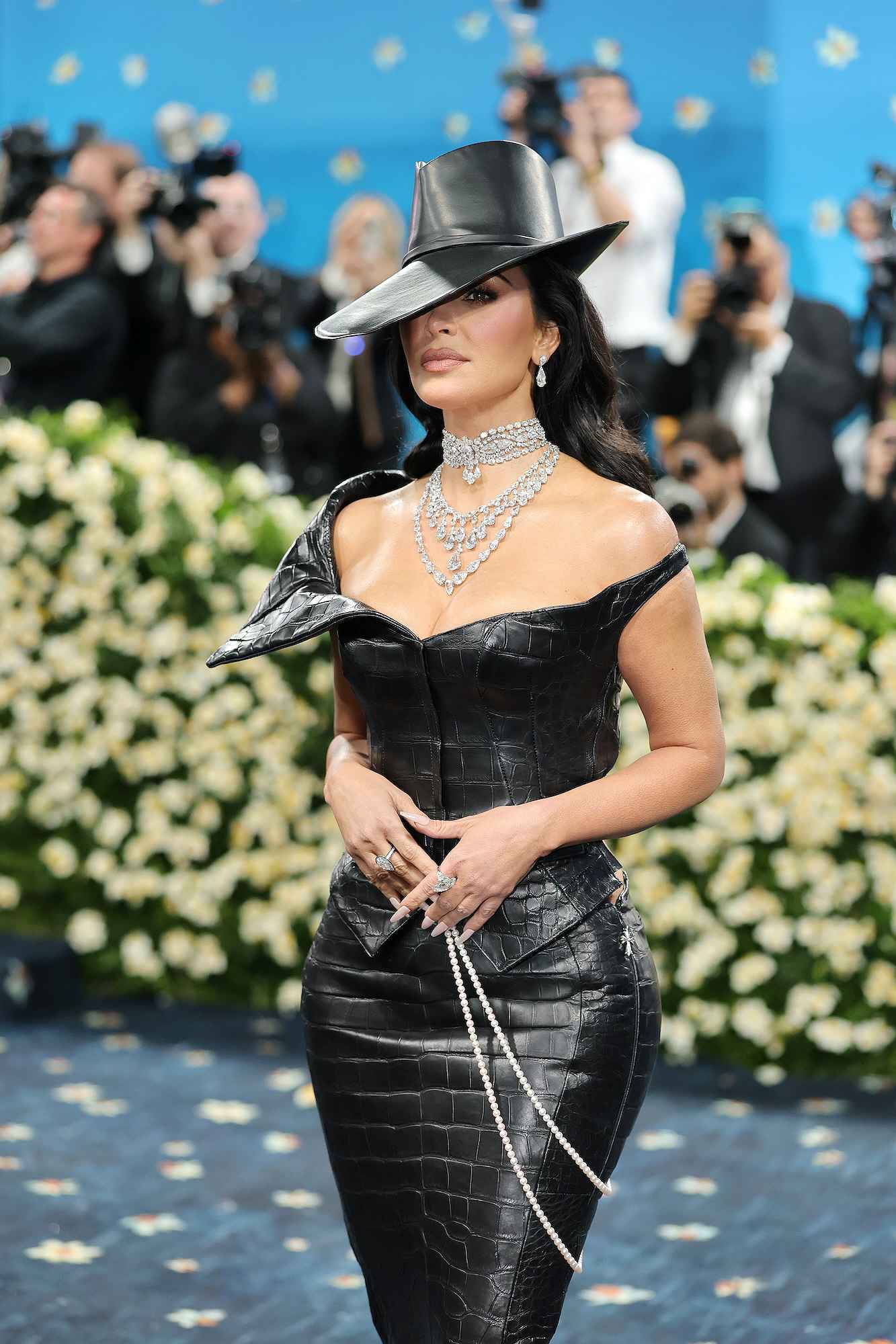 Kim Kardashian's Met Gala 2025 Dress Stepped On by Security Guard | Us ...