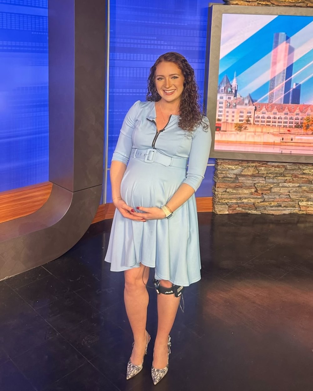 News Anchor Olivia Jaquith Goes Into Labor Live During News Broadcast ...