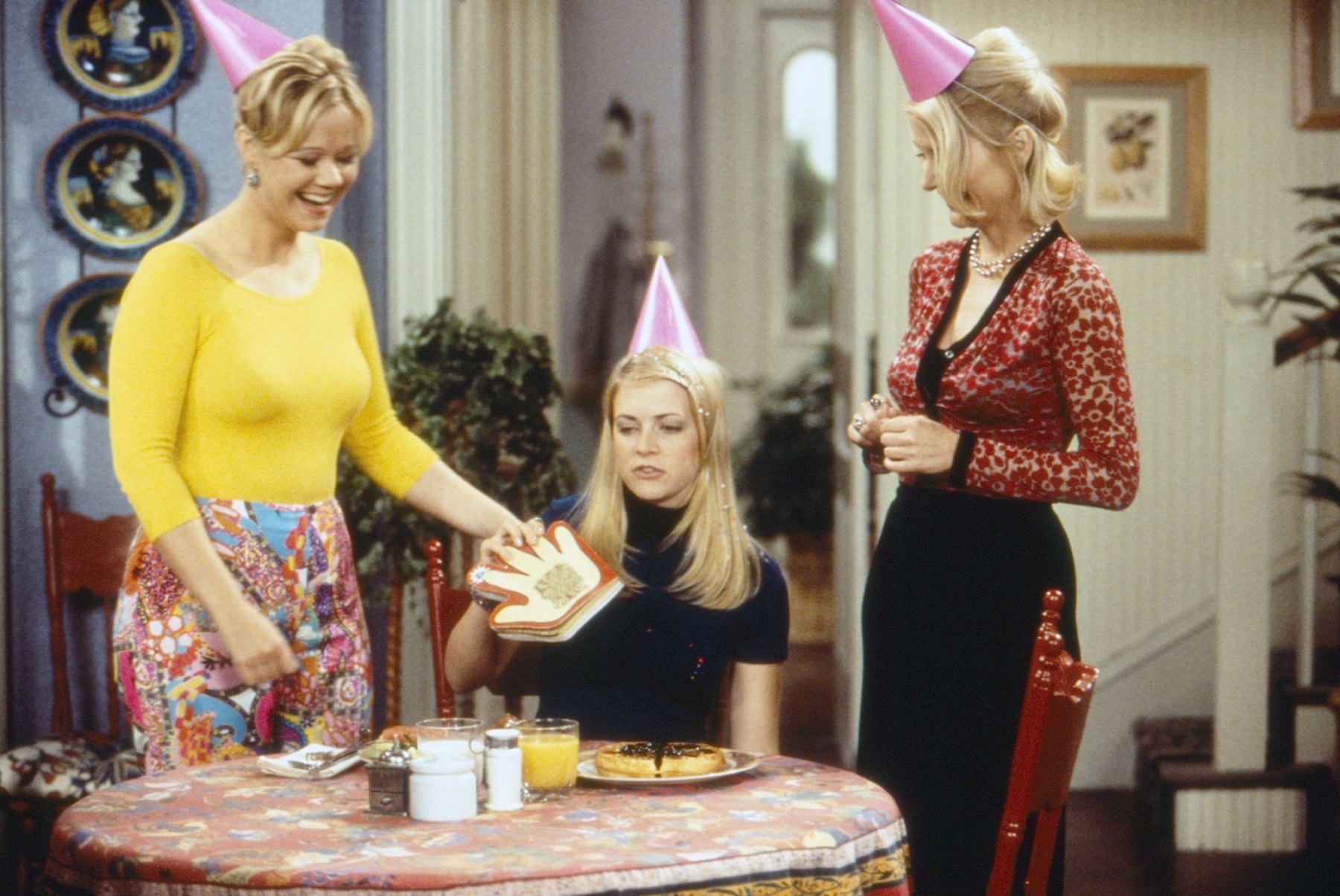 Caroline Rhea on Missing Final Season of Sabrina the Teenage Witch | Us ...