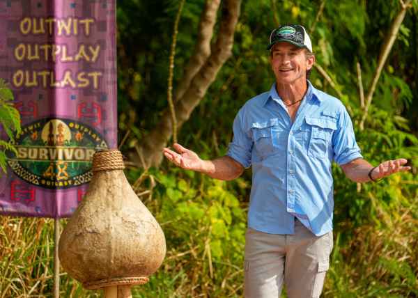 Survivor's Jeff Probst Reacts to Announcing Wrong Challenge Winner | Us ...