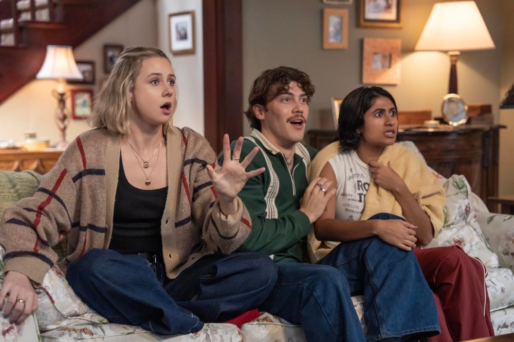 3 Must-Watch Sitcoms to Stream This Summer on Hulu, Peacock and Disney+ ...