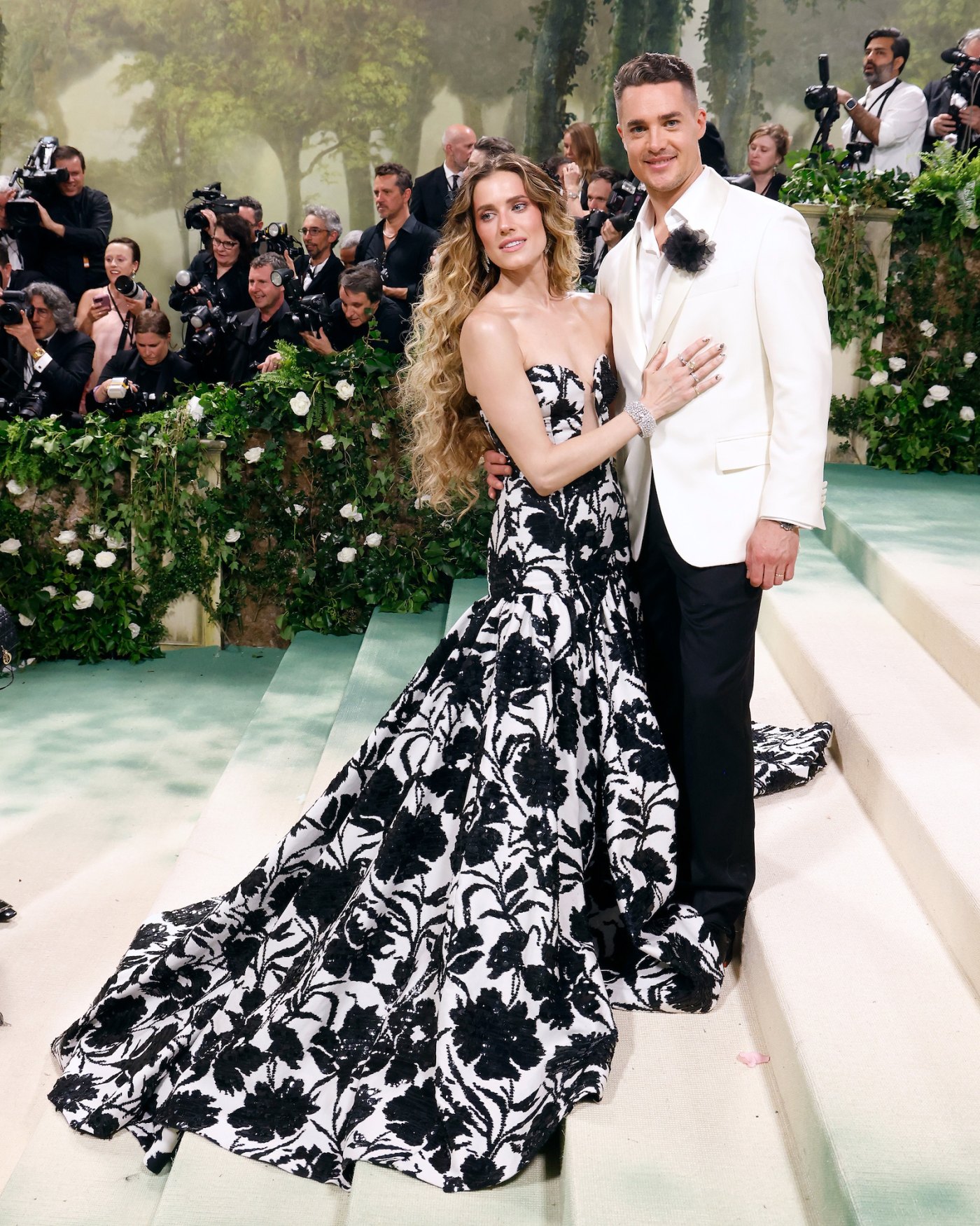 Allison Williams Secretly Weds Alexander Dreymon: Report | Us Weekly
