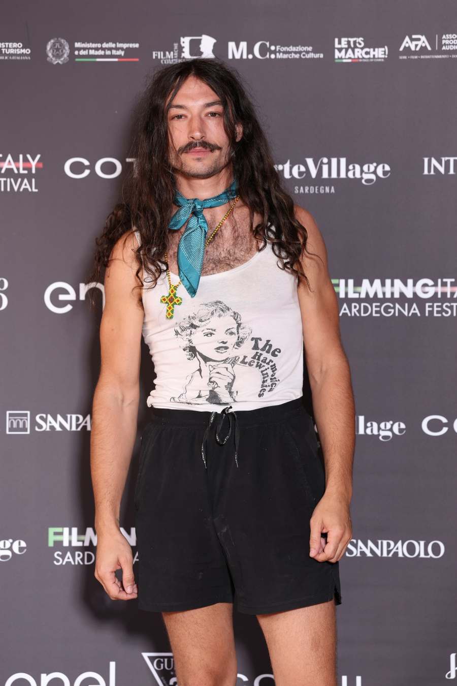 Ezra Miller aborda escándalos pasados y su regreso a la actuación | Us ...