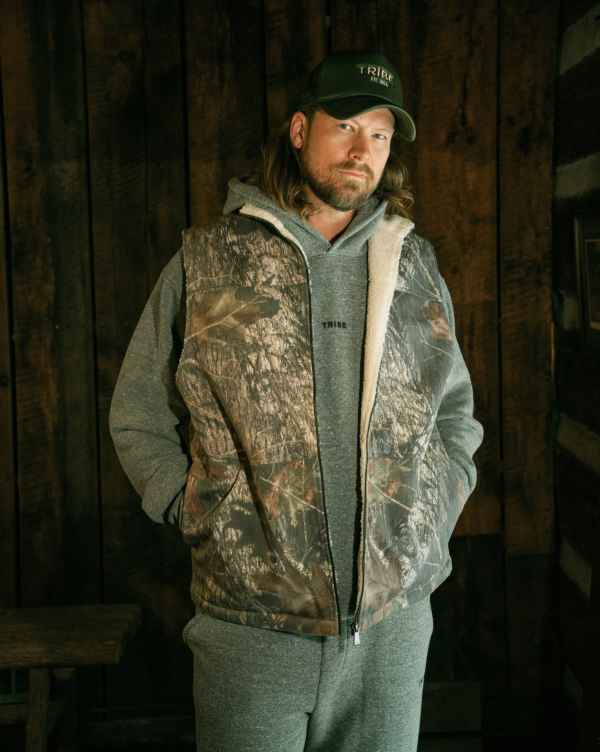 Brian Kelley Reacts to Being a Model for Wife Brittney’s Fashion Line ...