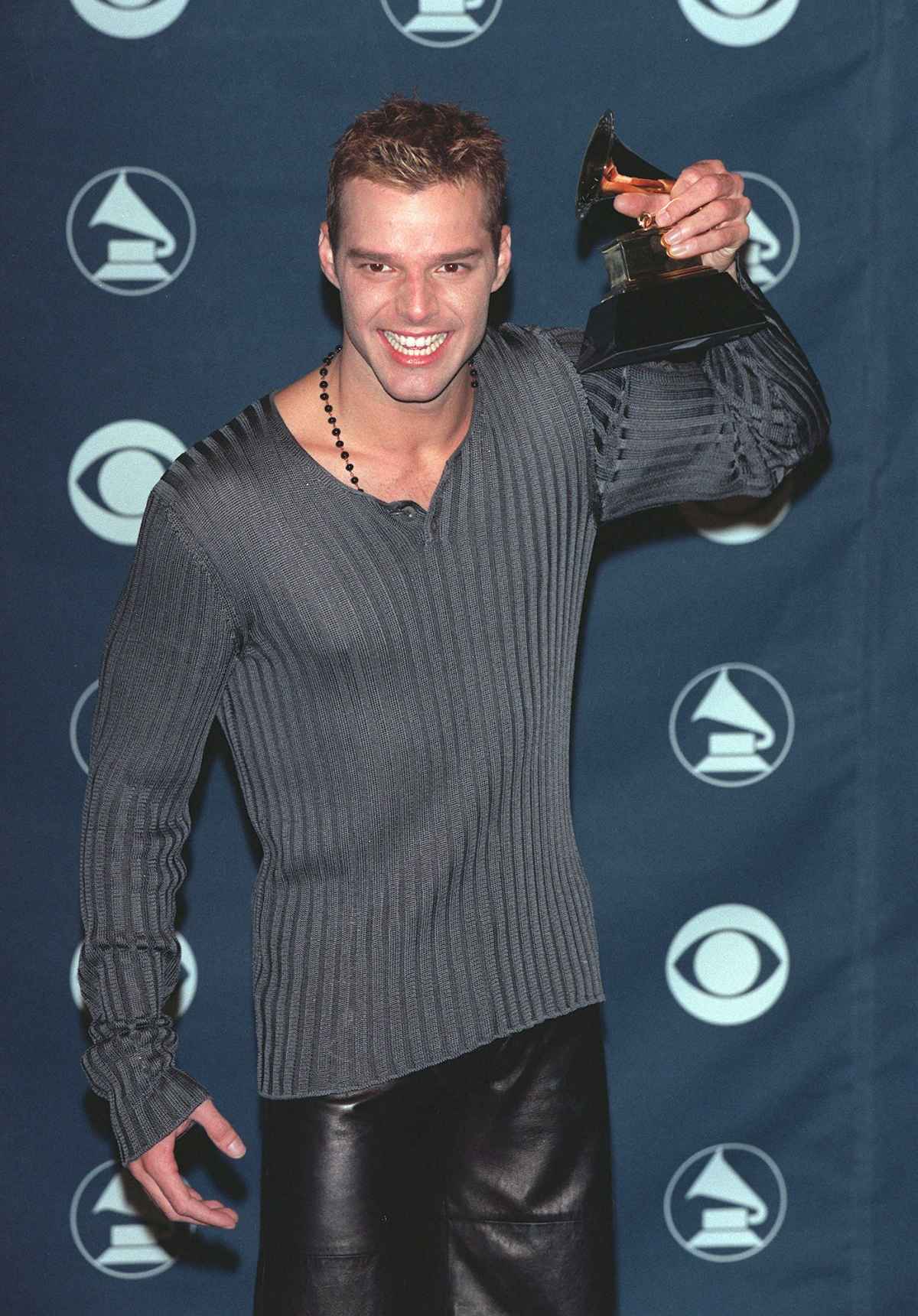 Billy Bush casi revela la homosexualidad de Ricky Martin en una ...