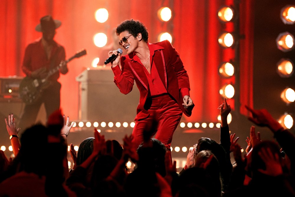 Bruno Mars Jokes About Gambling Debts After Blackpink Show | Us Weekly