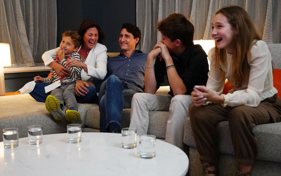 Justin Trudeau Dating History: Inside His Marriage to Sophie Gregoire ...