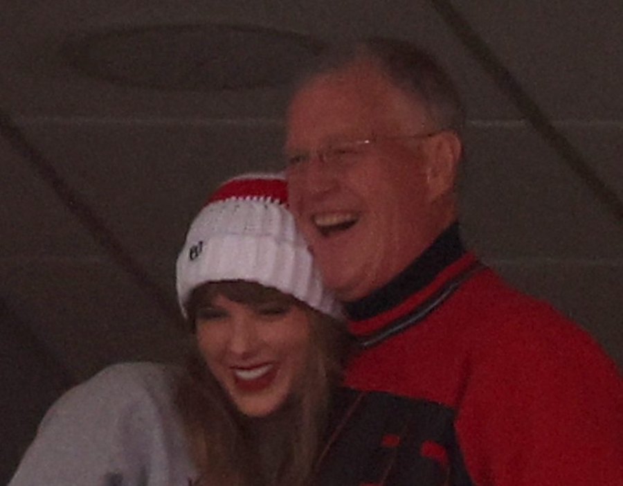 Taylor Swift’s Close Relationship With Dad Scott Swift Through the ...
