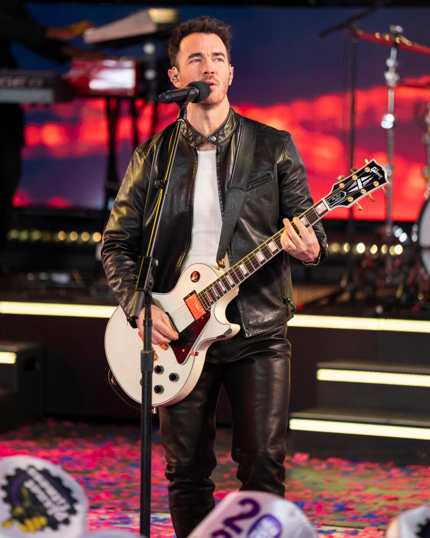 Kevin Jonas Lost 90 Percent of His Fortune After Jonas Brothers Split ...