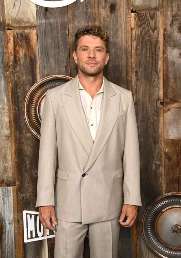 Elsie Hewitt Dating History: Ryan Phillippe to Pete Davidson | Us Weekly