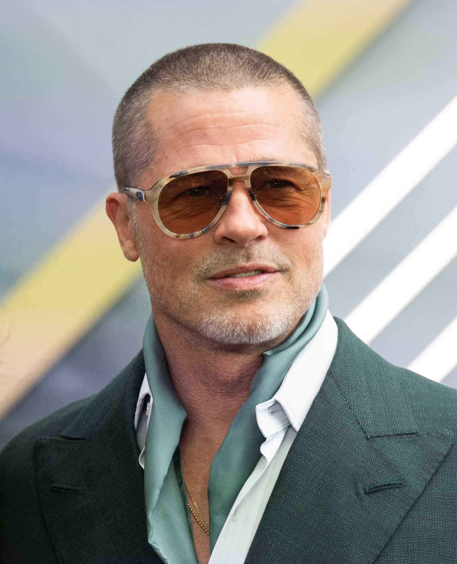 Brad Pitt Looks Unrecognizable in Dramatic Blonde Wig for New Project ...