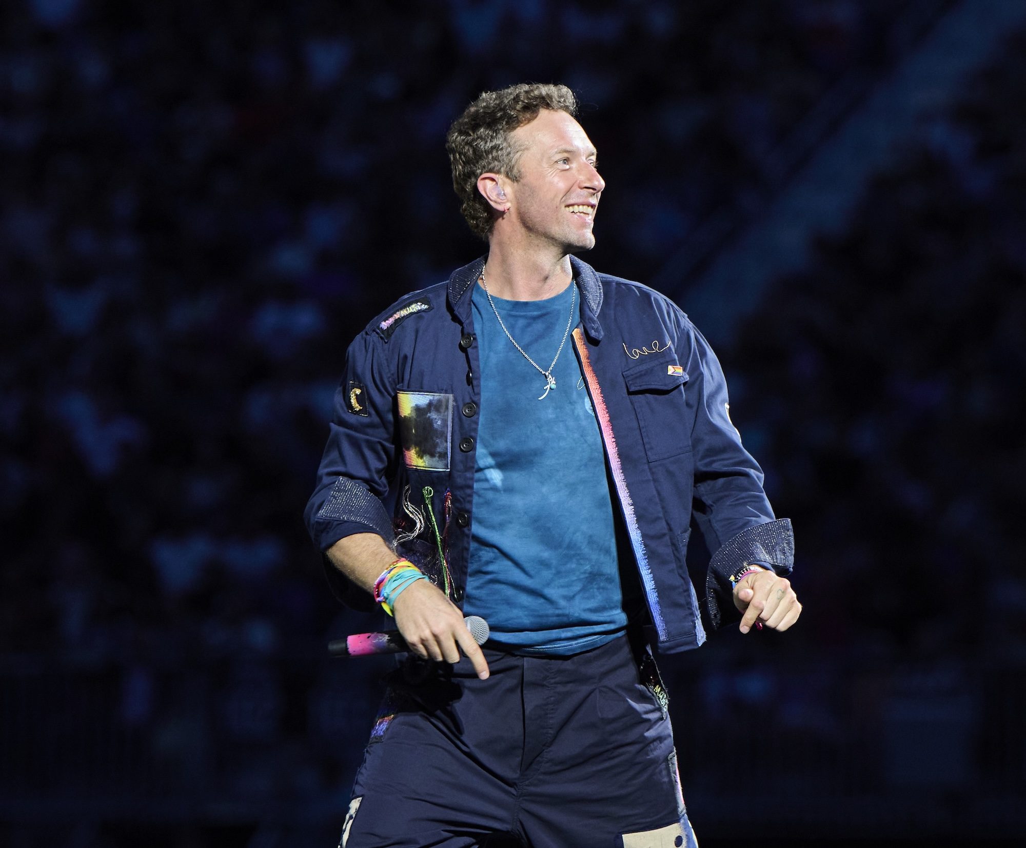 Coldplay’s Chris Martin Warns Fans Over Kiss Cam After CEO Drama | Us ...