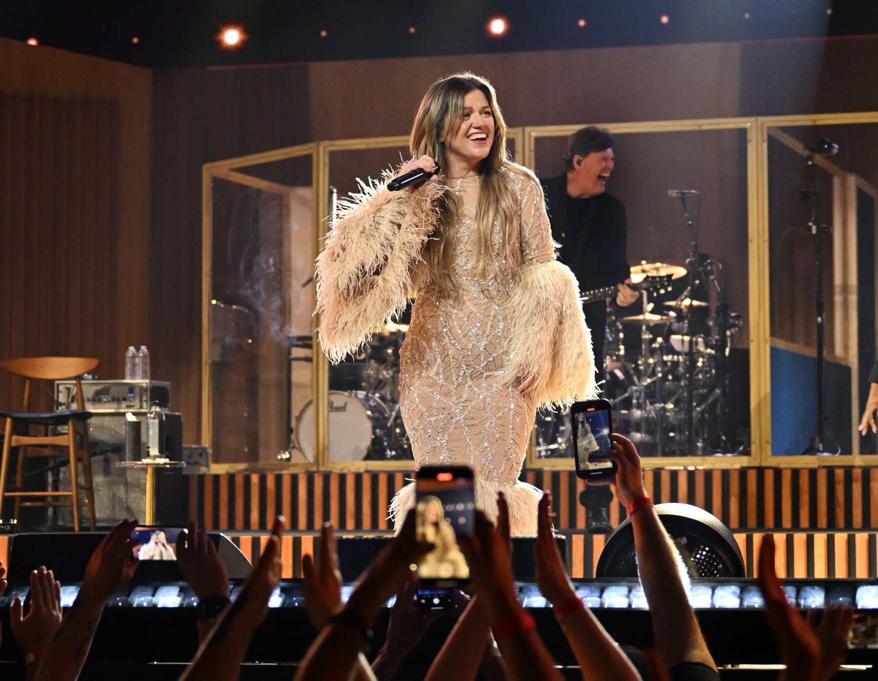 Kelly Clarkson Shares Honest Thoughts on Dating in the Spotlight | Us ...