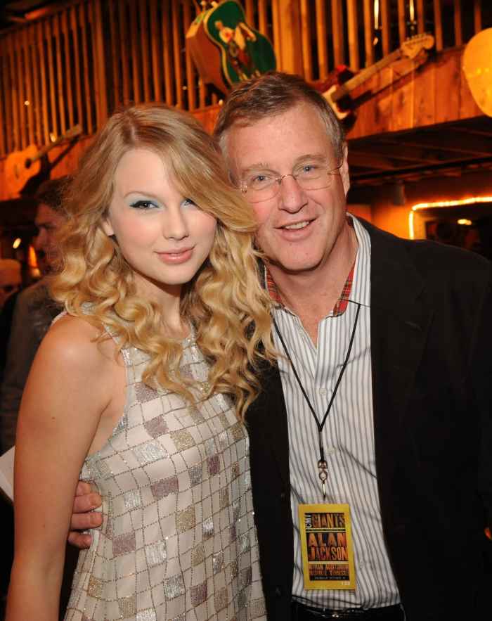 Taylor Swift’s Close Relationship With Dad Scott Swift Through the ...
