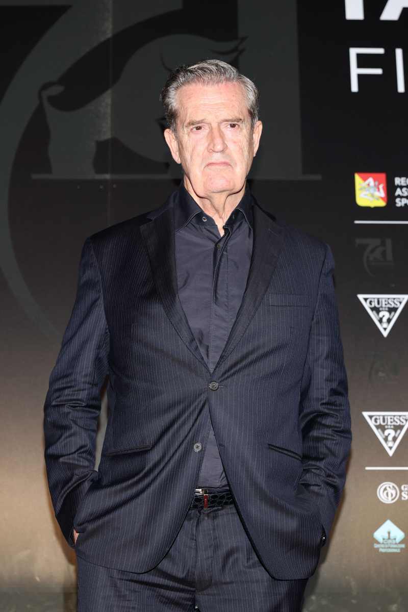 Rupert Everett afirma que fue despedido de 'Emily in Paris' | Us Weekly