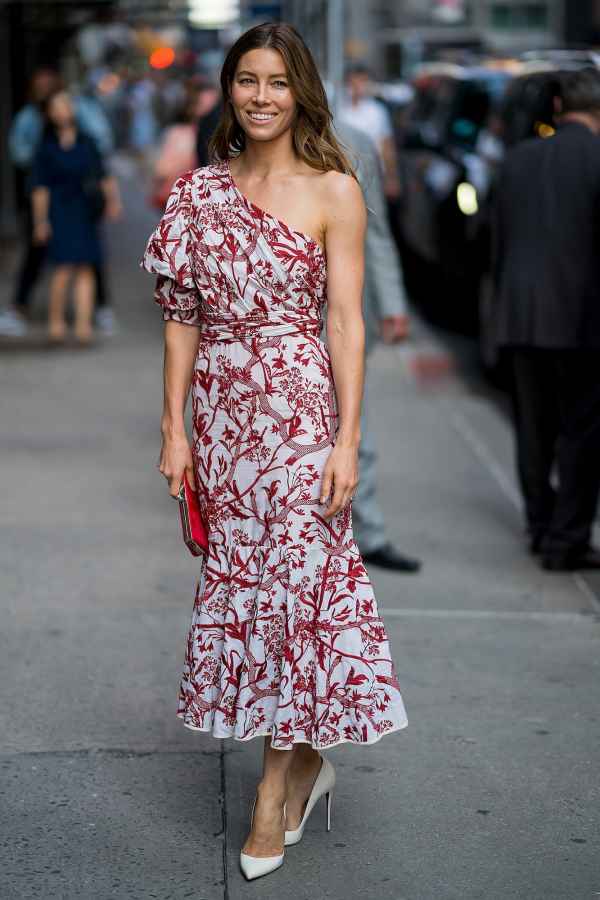 Jessica Biel Fitness Journey Her Yoga Diet And Exercise Regimen Us
