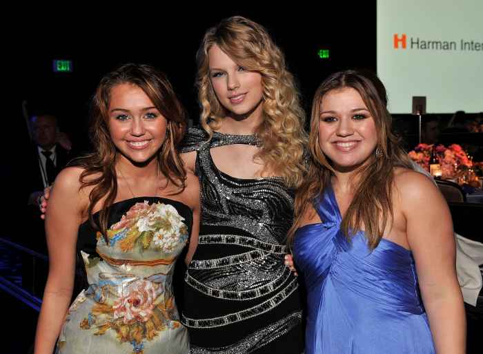 Kelly Clarkson Reflects on Touring vs Taylor Swift's 'Eras Tour ...