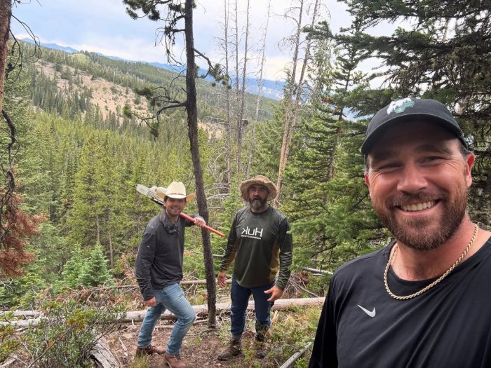 Travis Kelce Shares Offseason Pics With Austin Swift and Jason Kelce ...