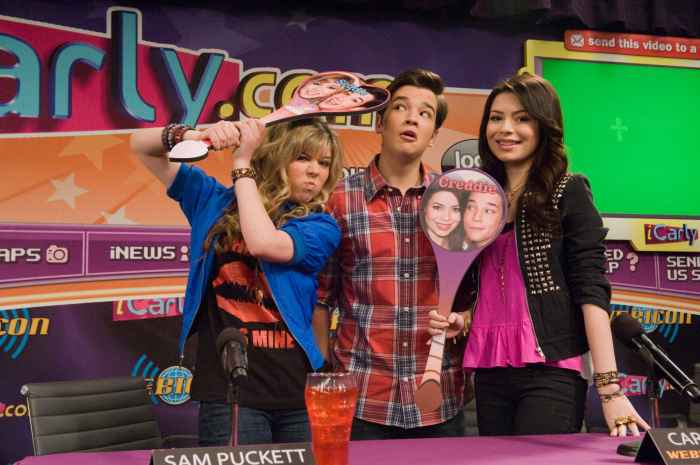 Where iCarly's Miranda Cosgrove Stands With Jennette McCurdy After ...