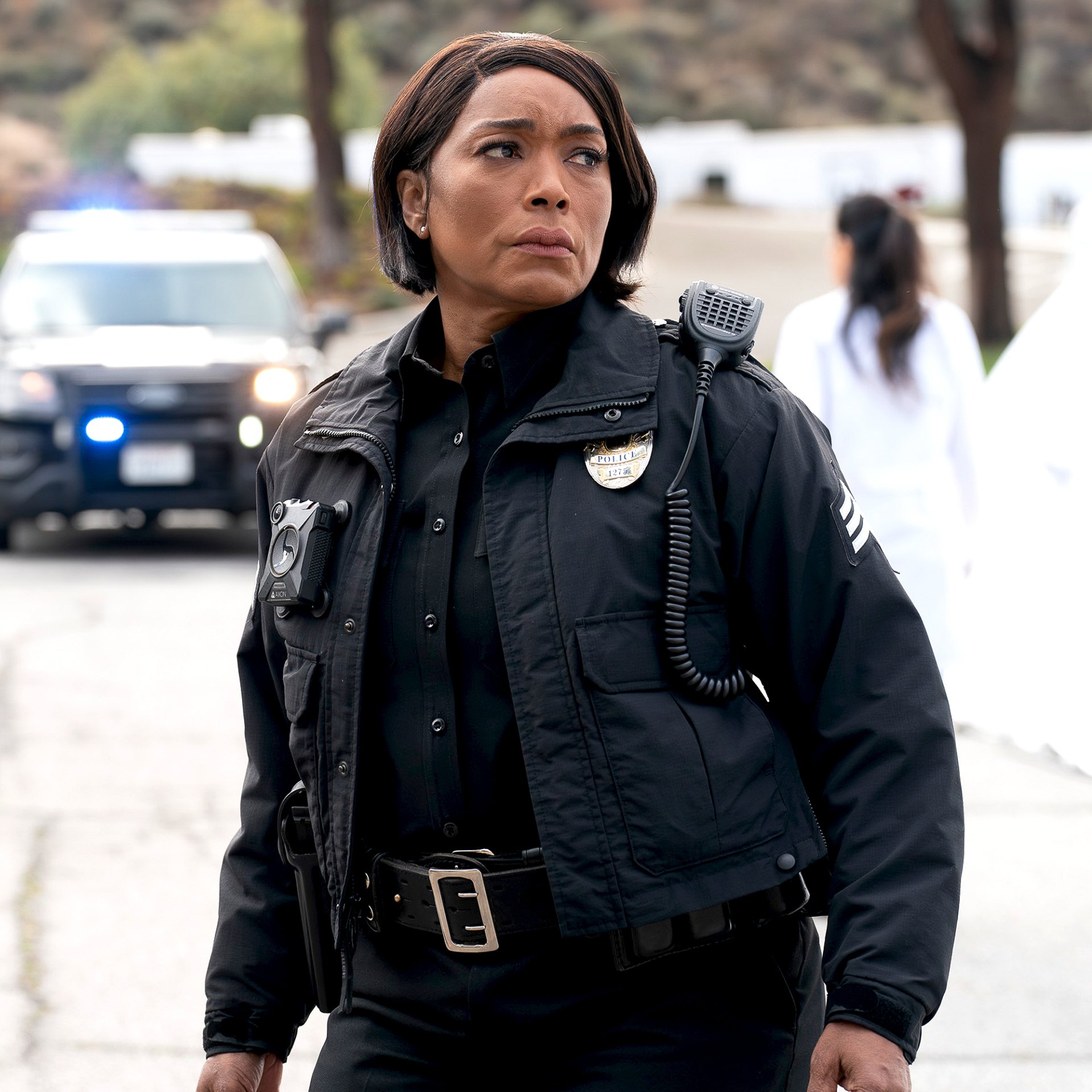 Angela Bassett Says Athena Won't Grieve Bobby's Death on 9-1-1 Season 9 ...