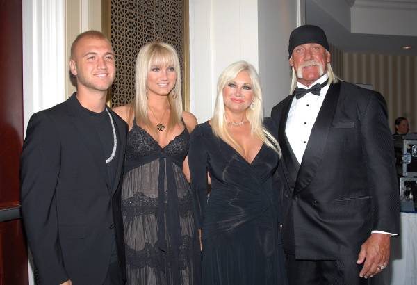 Nick Hogan Chokes Up as WWE Honors Hulk Hogan at SummerSlam 2025 | Us ...