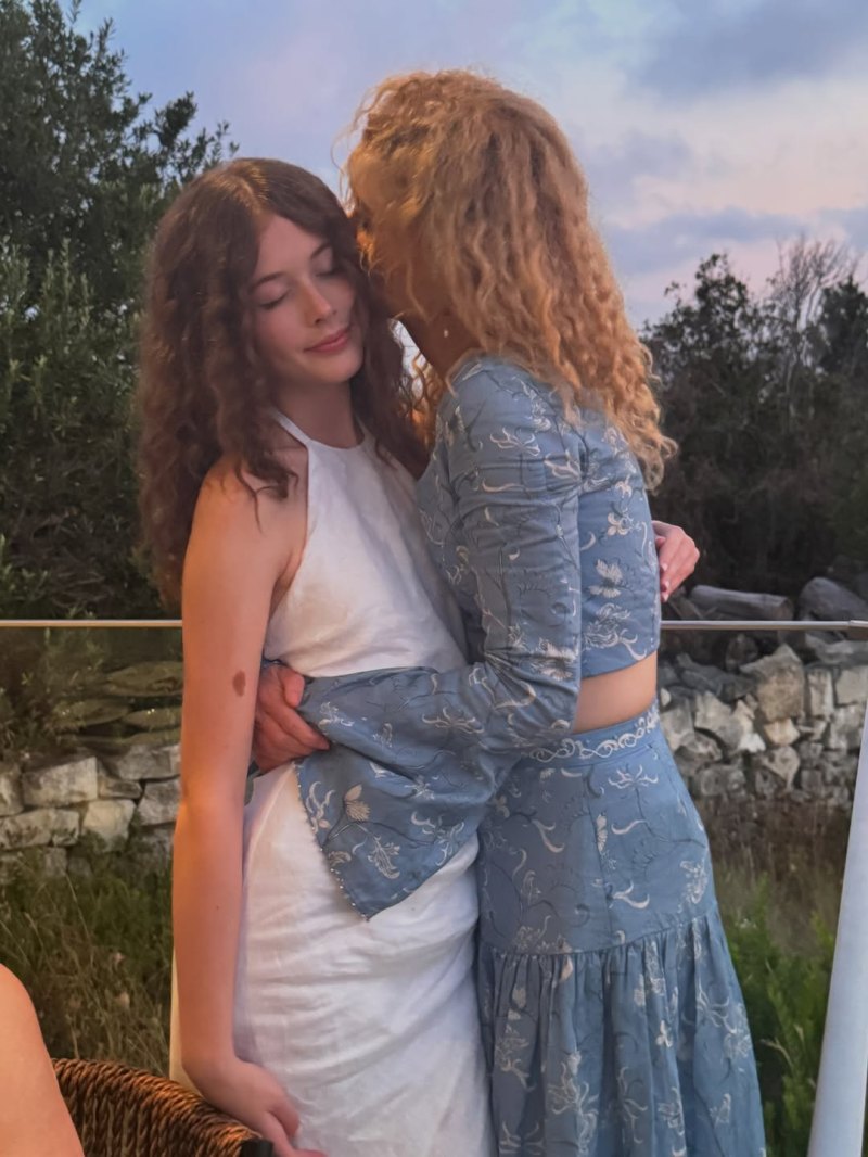Nicole Kidman Shares Rare Summer Photos With Daughters Sunday and Faith ...