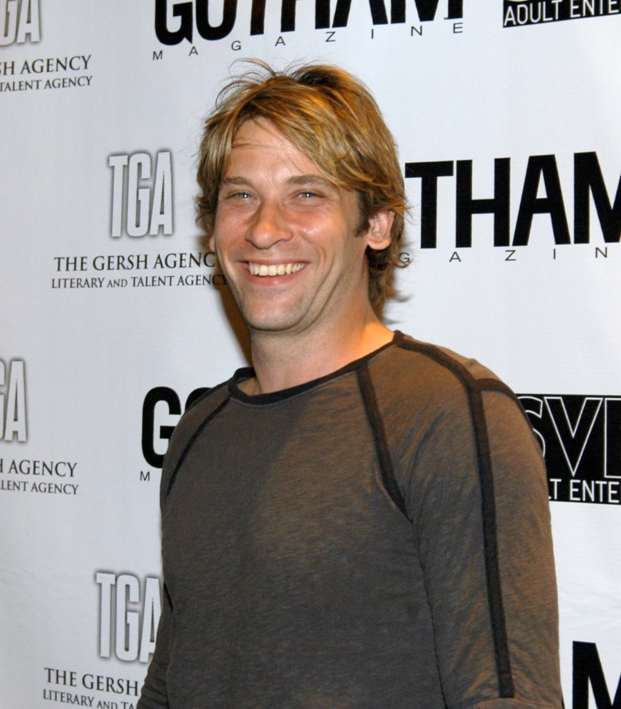Soap Star Roger Howarth Lands Mystery Role on ‘The Young and the ...