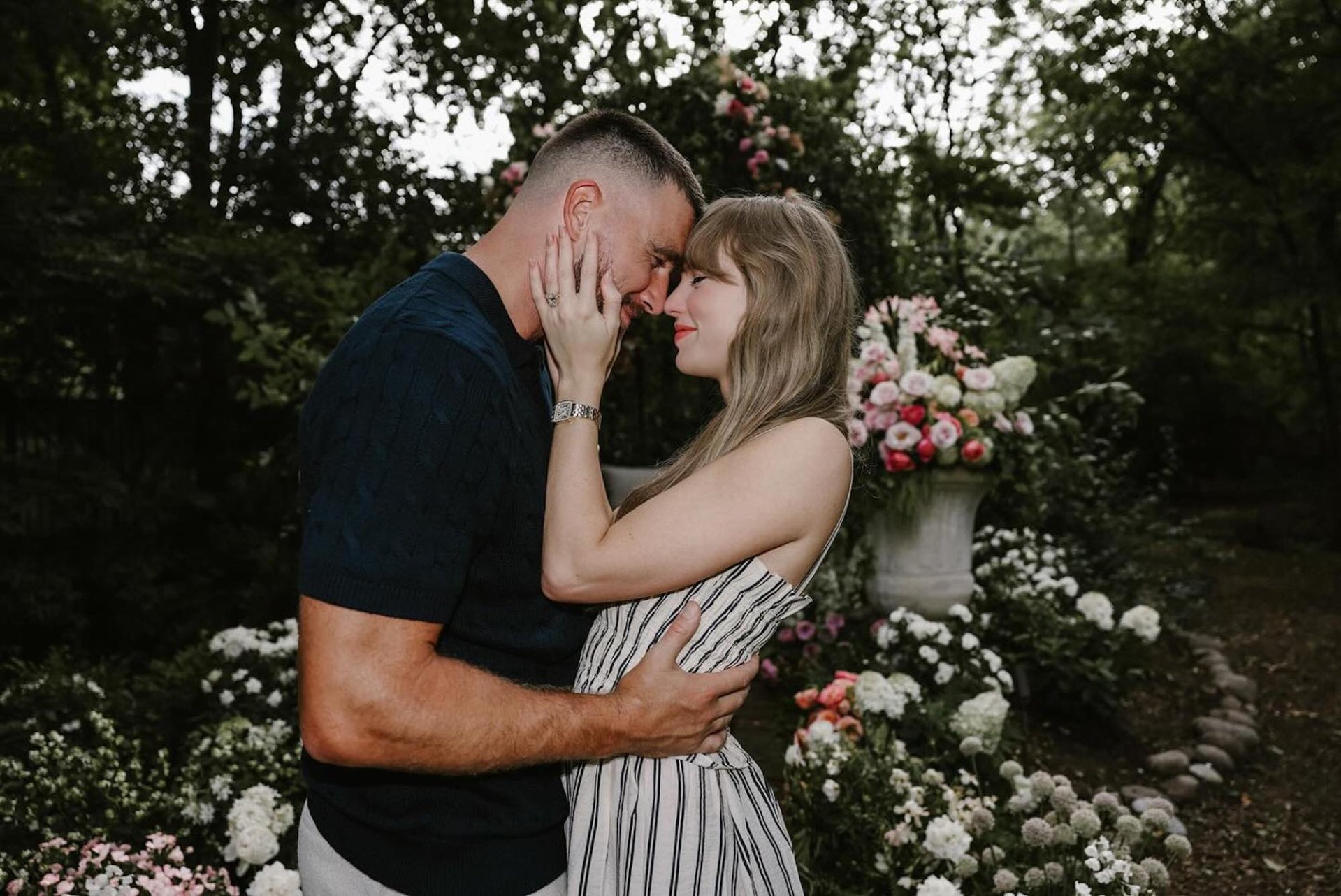 Taylor Swift Rocks Rare Subtle Nail Look for Travis Kelce Engagement ...