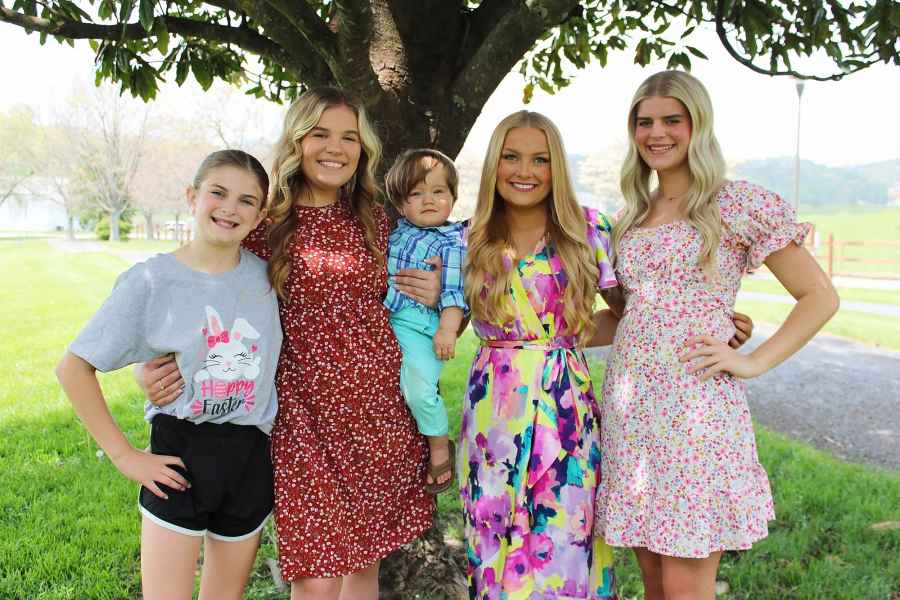 Cheerleader Laken Snelling Posed With Boyfriend on Easter Before Baby’s ...
