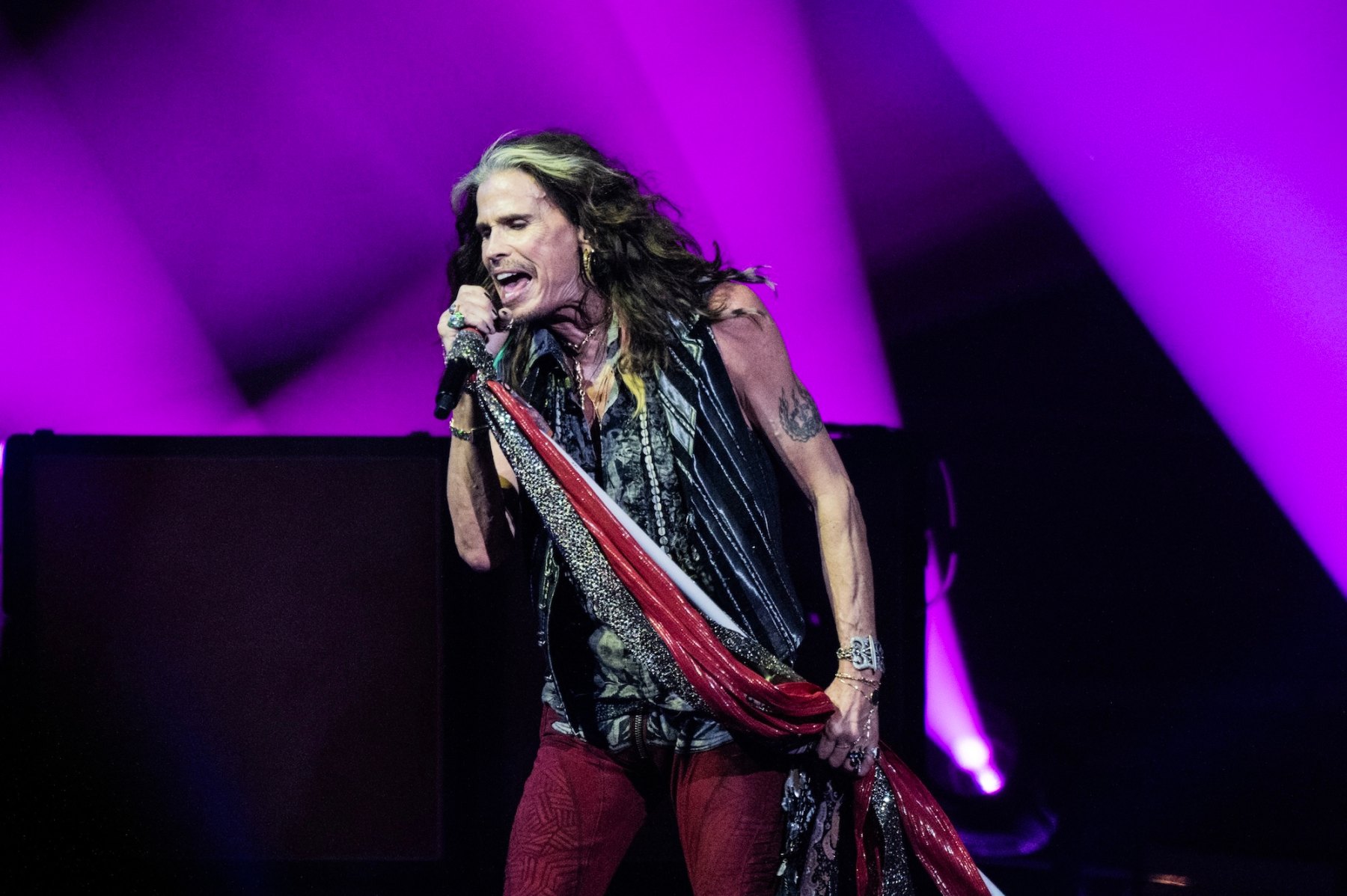 Can Steven Tyler Still Sing? Aerosmith Rocker's Vocal Injury Explained ...