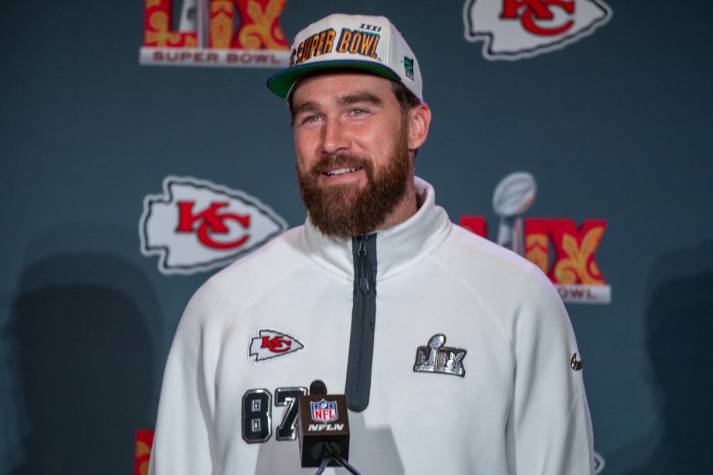 Travis Kelce’s Fashion Statement Turns Heads at 1st Game of the Season ...