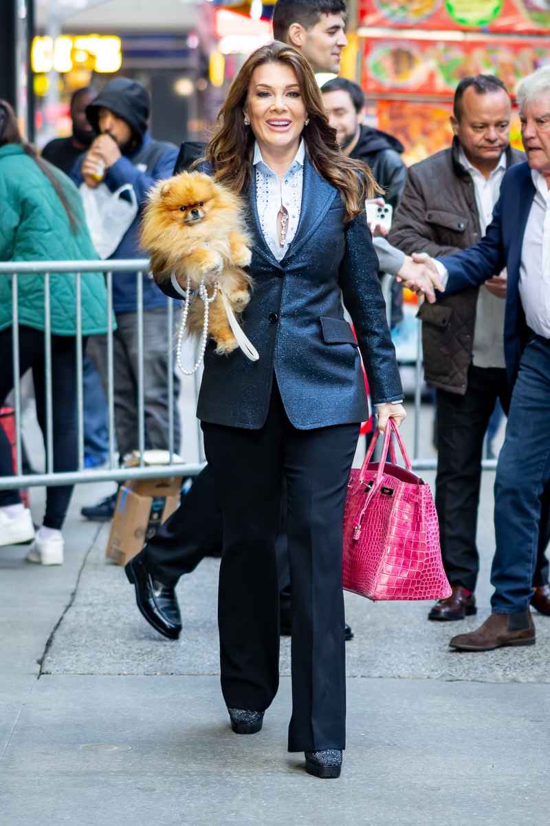 Lisa Vanderpump Settles Lawsuit From Ex-TomTom Bartenders (Excl Details ...