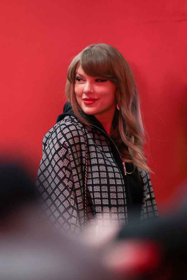 Why Fans Think Taylor Swift Arrived at Chiefs Game Behind a Moving Wall ...
