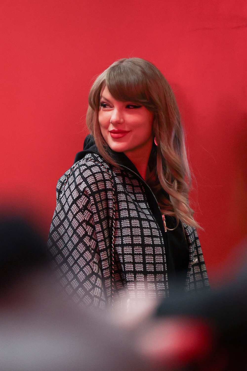 Why Fans Think Taylor Swift Arrived at Chiefs Game Behind a Moving Wall ...
