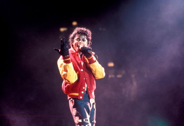 How Much Michael Jackson’s Estate Makes in Royalty, Residual Income ...