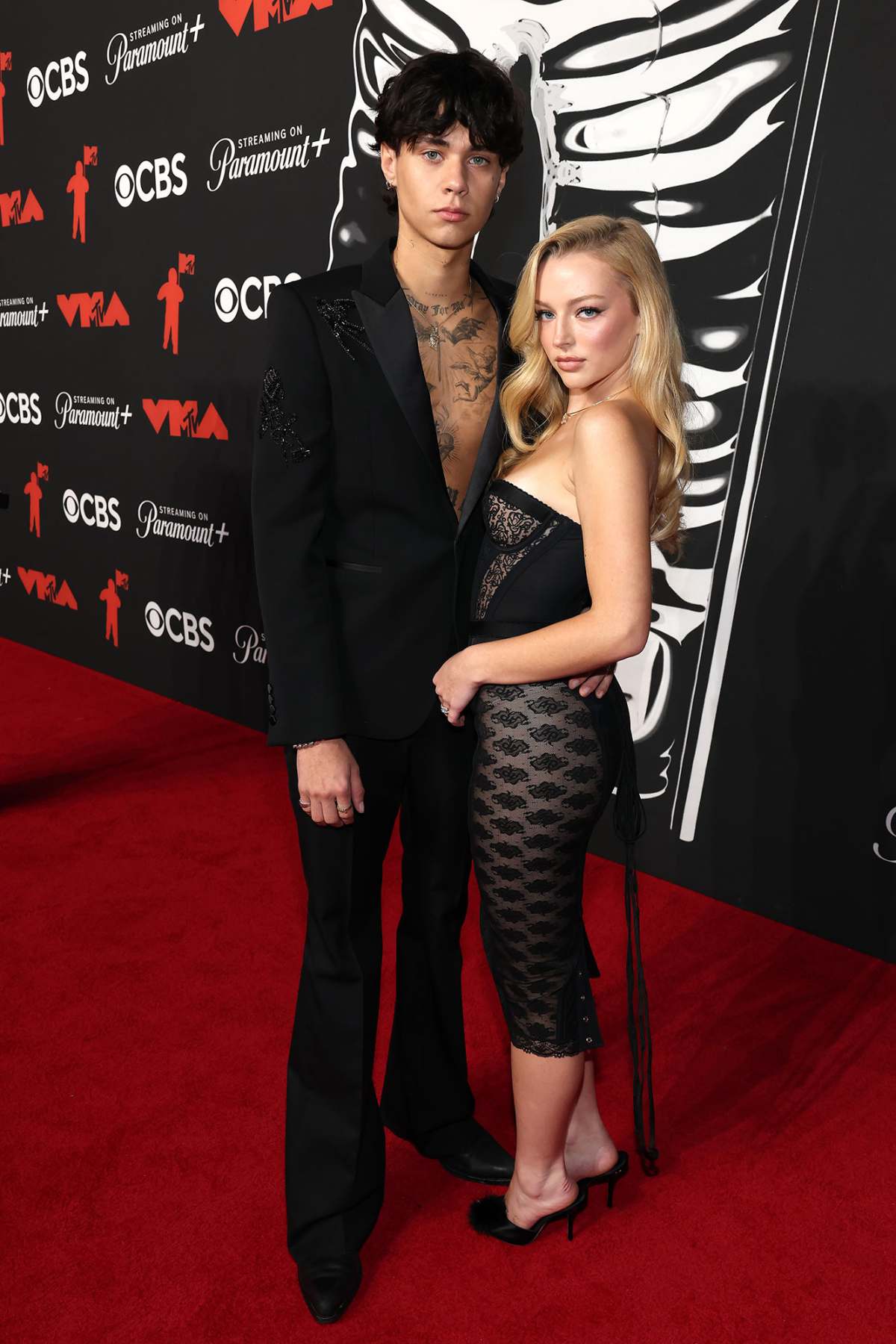Parejas de la alfombra roja de los VMAs 2025: Evan Ross Ashlee Simpson ...