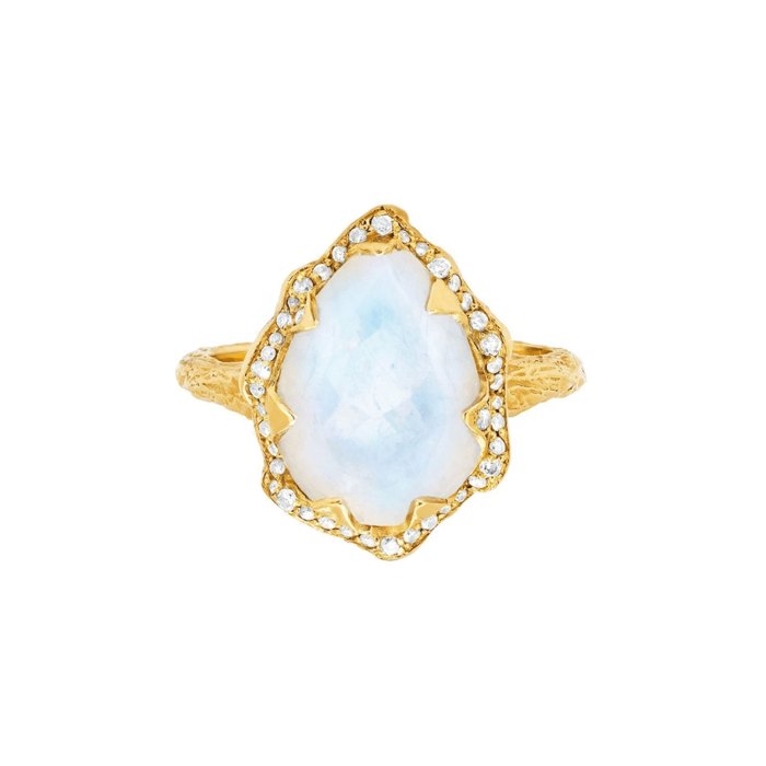 Meghan Markle Wears 'Queen' Ring With Stone Bringing 'Good Fortune ...