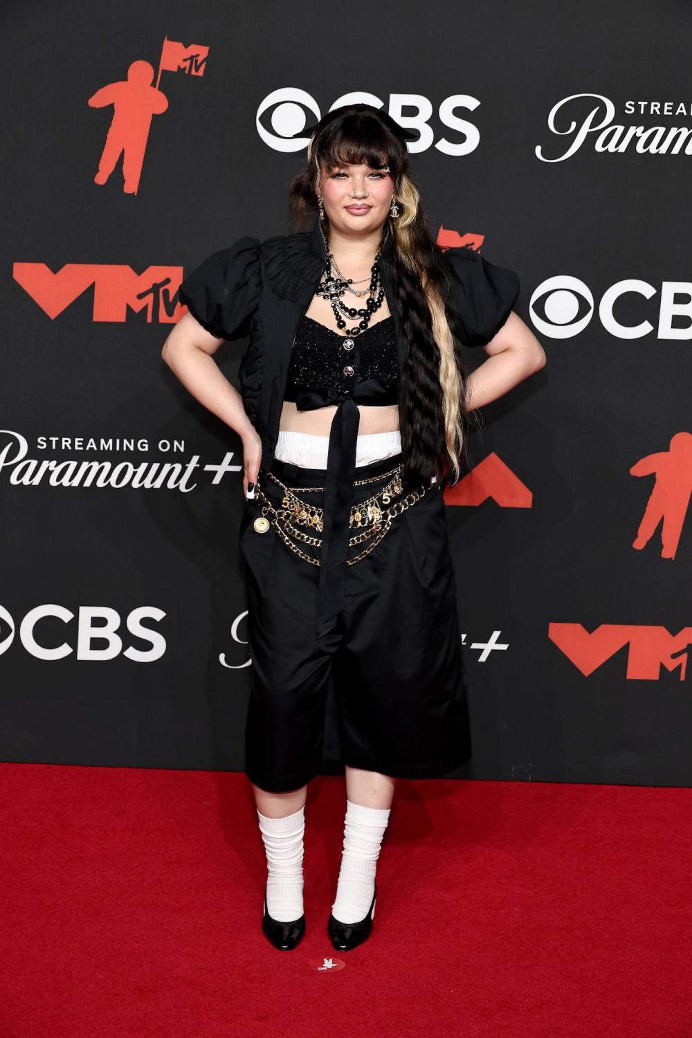 Who Is Lola Young? 5 Things to Know About the 'Messy' Singer | Us Weekly