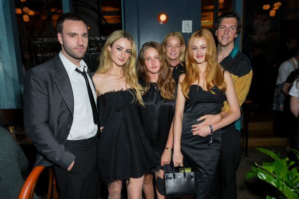 Grace Van Patten's Sister Anna: What to Know After Amanda Knox Show ...