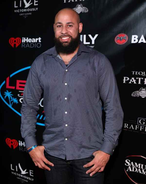 Kendra Wilkinson’s Ex-Husband Hank Baskett Takes Rare Philly Selfie ...