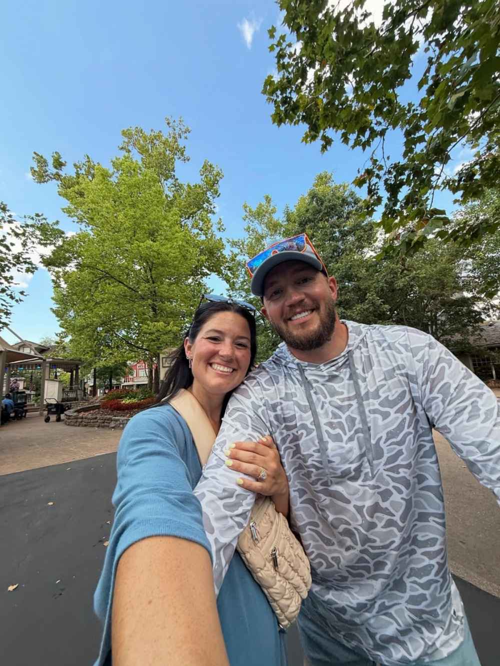 Influencer Samantha Matthews salva a su esposo de morir asfixiado | Us ...