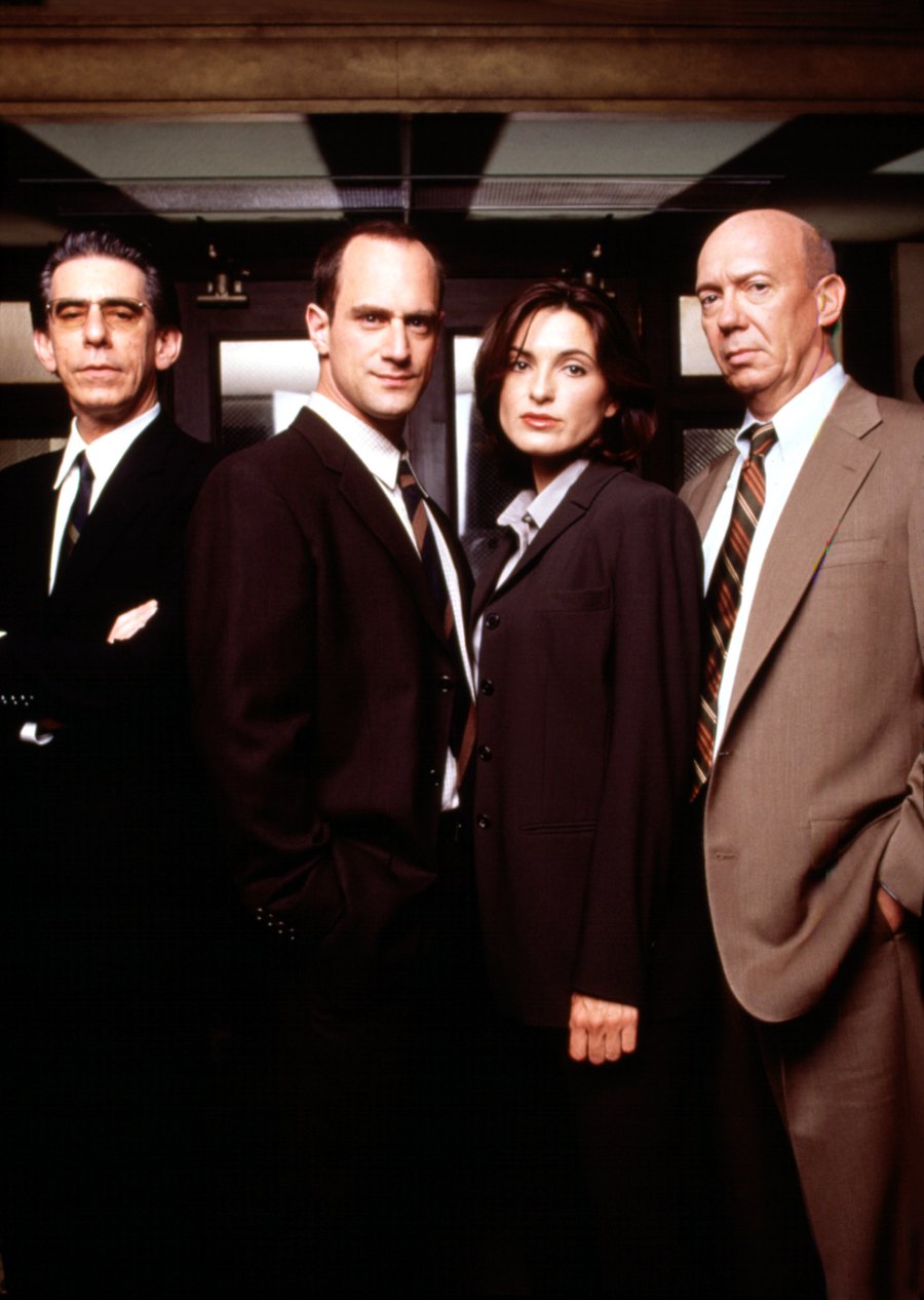Law and Order: SVU Kills Off Dann Florek's Cragen in Season 27 Premiere ...