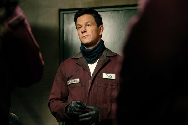 Mark Wahlberg Details Finding a 'Balance' Between Fatherhood and Work ...
