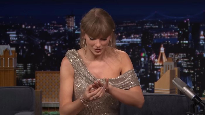 All About Taylor Swift's Wedding Bands: Meaning Behind Two-Ring Stack ...