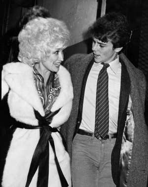 Dolly Parton’s Family: Meet the Singer’s 11 Brothers and Sisters | Us ...